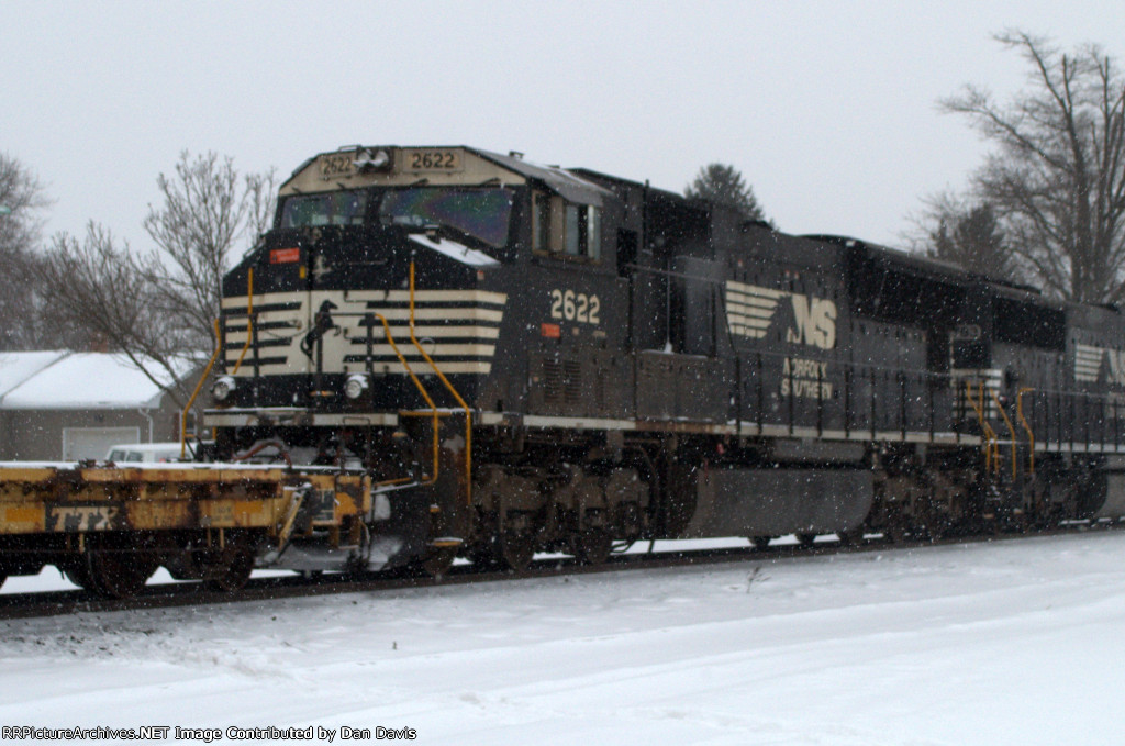 NS SD70M 2622 trails on 052